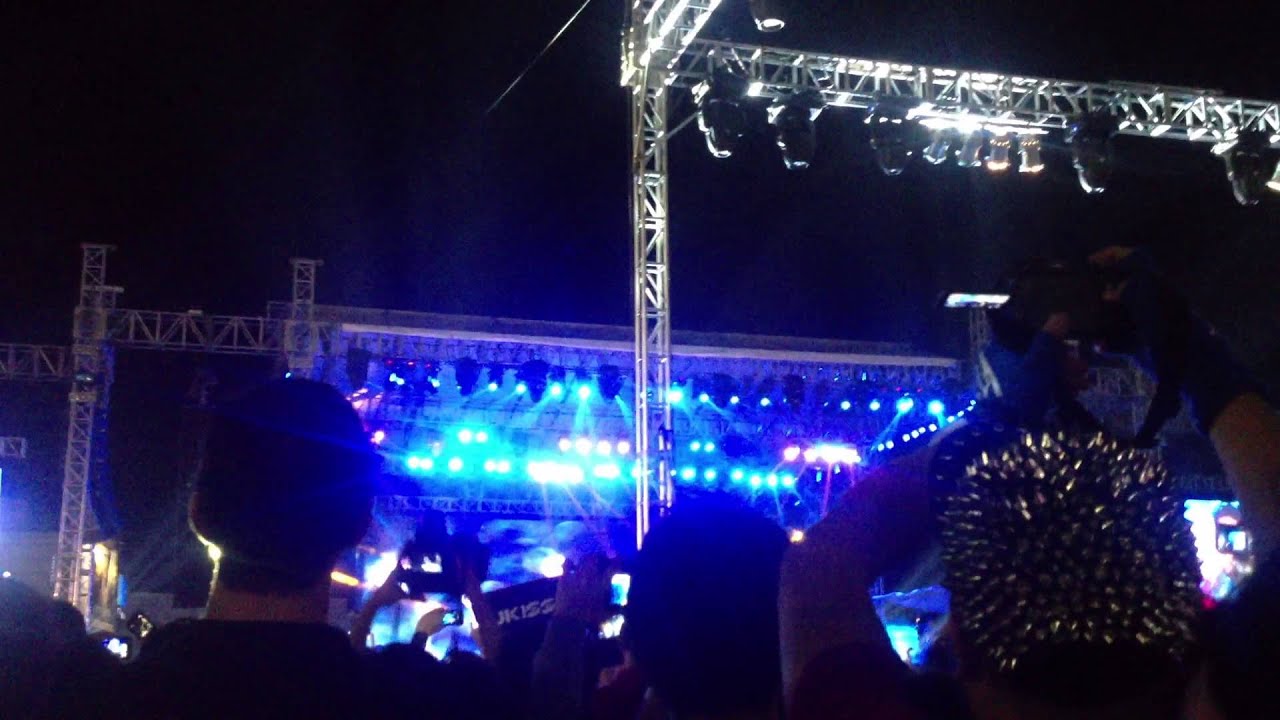 EXO - Open Arms @ DKFC [190113] - YouTube