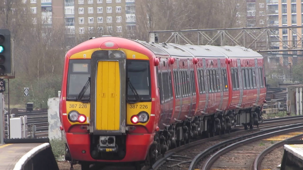 Gatwick Express Class 387 226 passing Clapham Junction for London ...