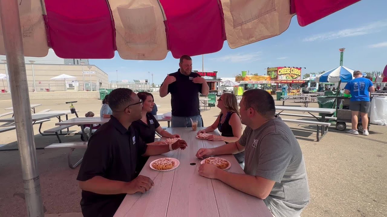 Funnel cake eating contest - YouTube