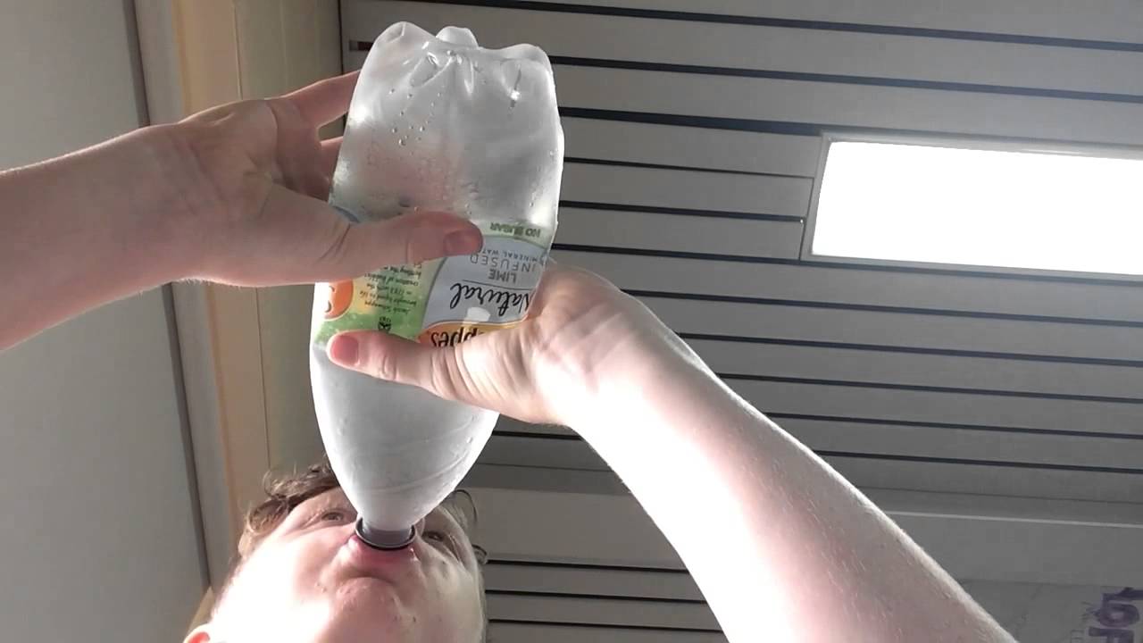 1.25 litre water chug in 18 seconds - YouTube