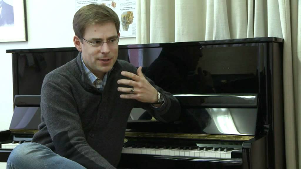 Hanno Müller-Brachmann im Portrait - YouTube