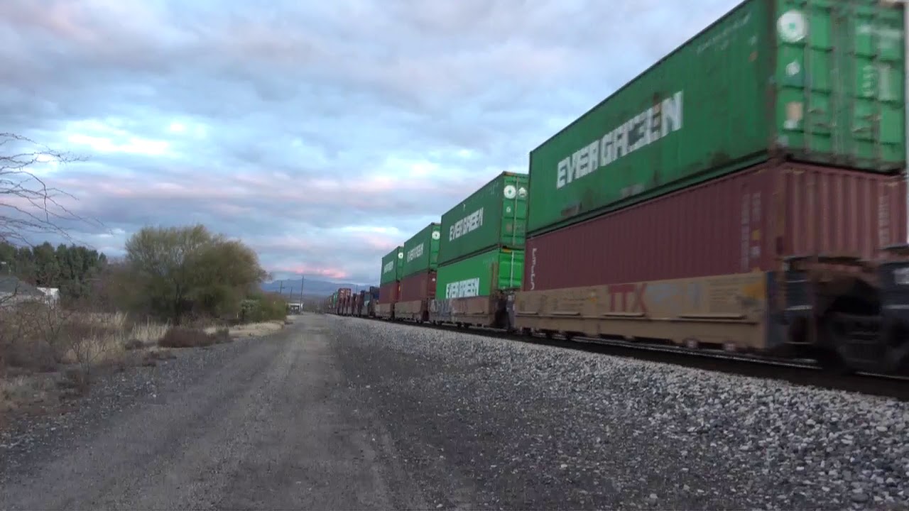 Union Pacific 6706 CNW through Benson, Az - YouTube