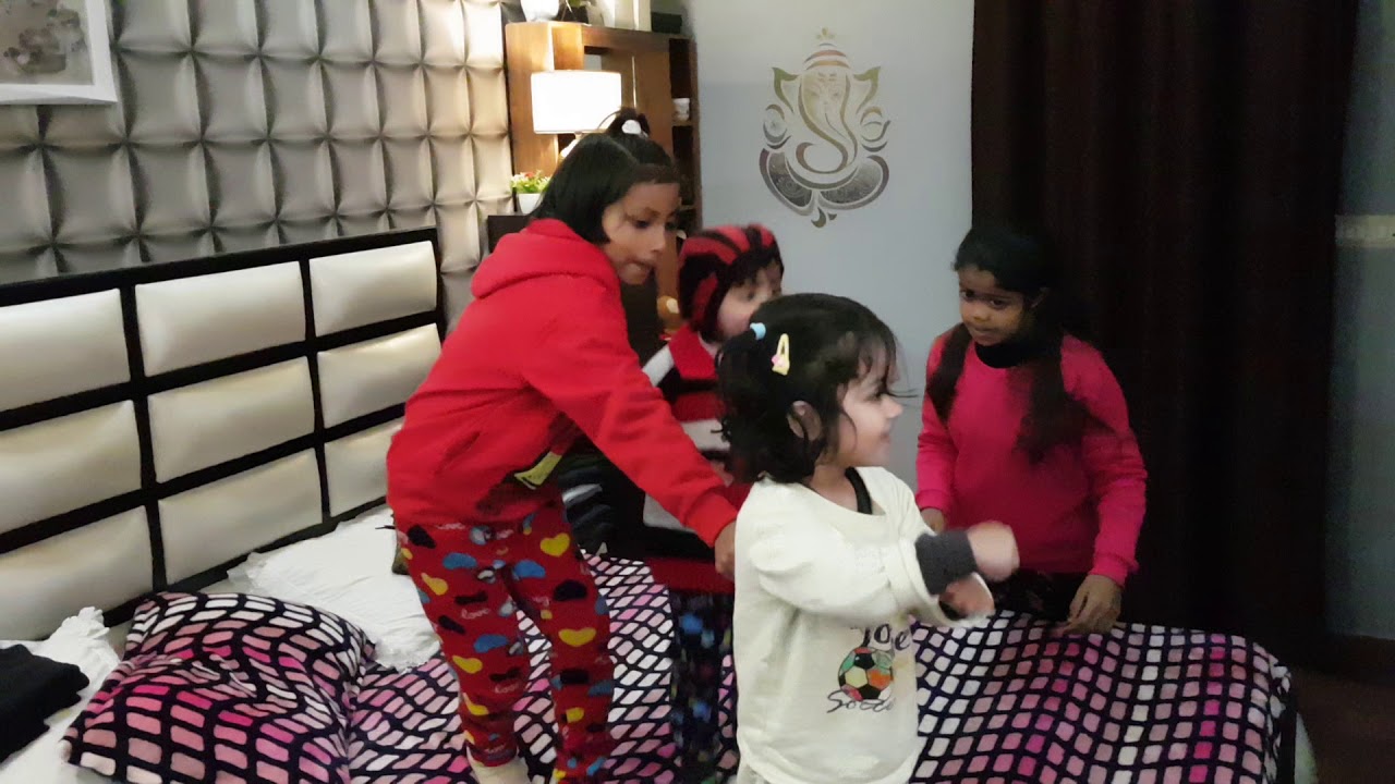 Bacha Party || Gadda (Mattress) Dance || Pari & Khushi 💃🕺💓 - YouTube