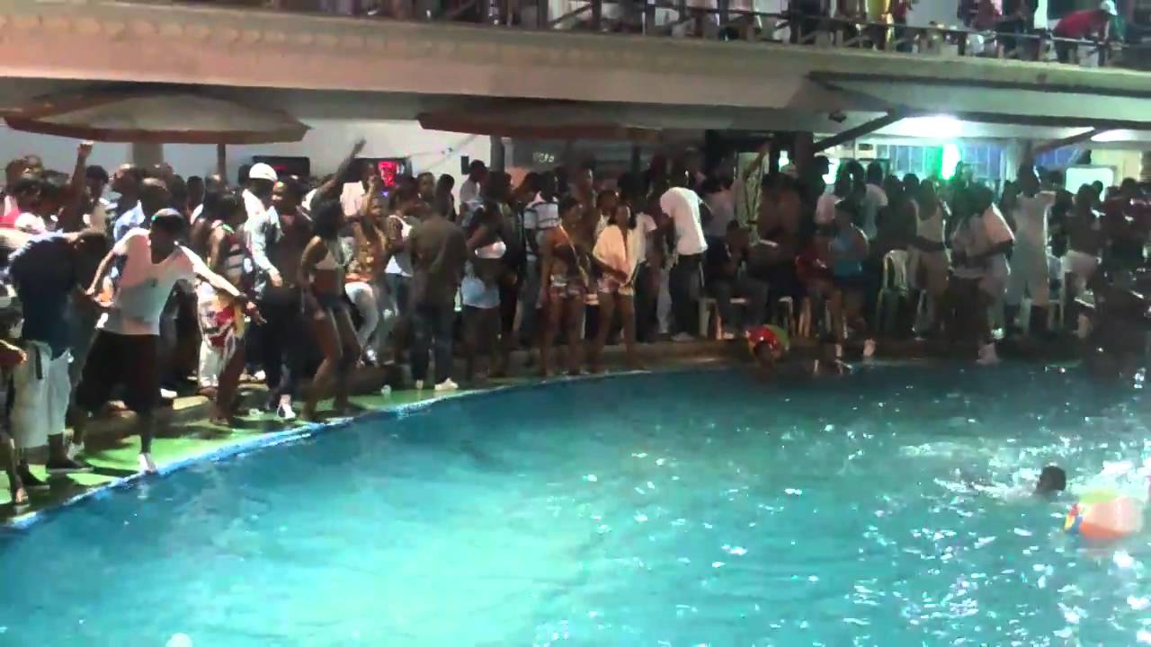 Carimi- Buzz.- Fiesta Piscina in D.R.- www.haitianbeatz.com - YouTube