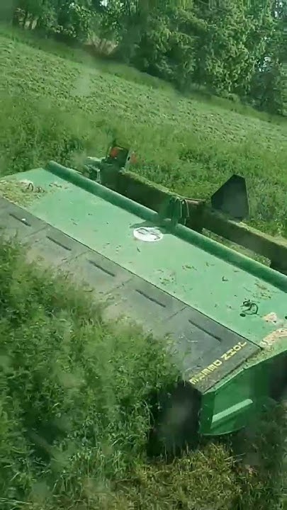 Mowing with my new John Deere 925 moco #farm #hay #johndeere #moco #shorts #shortsfeed - YouTube