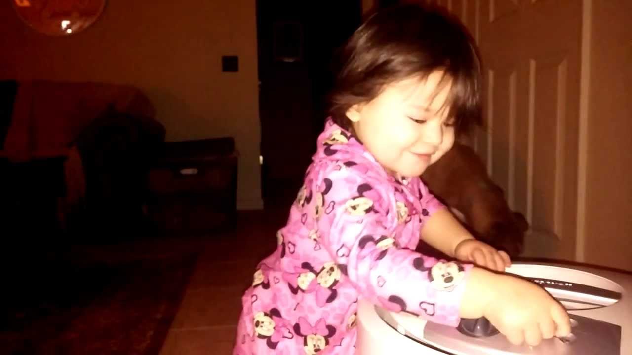 Baby Singing Opera - YouTube