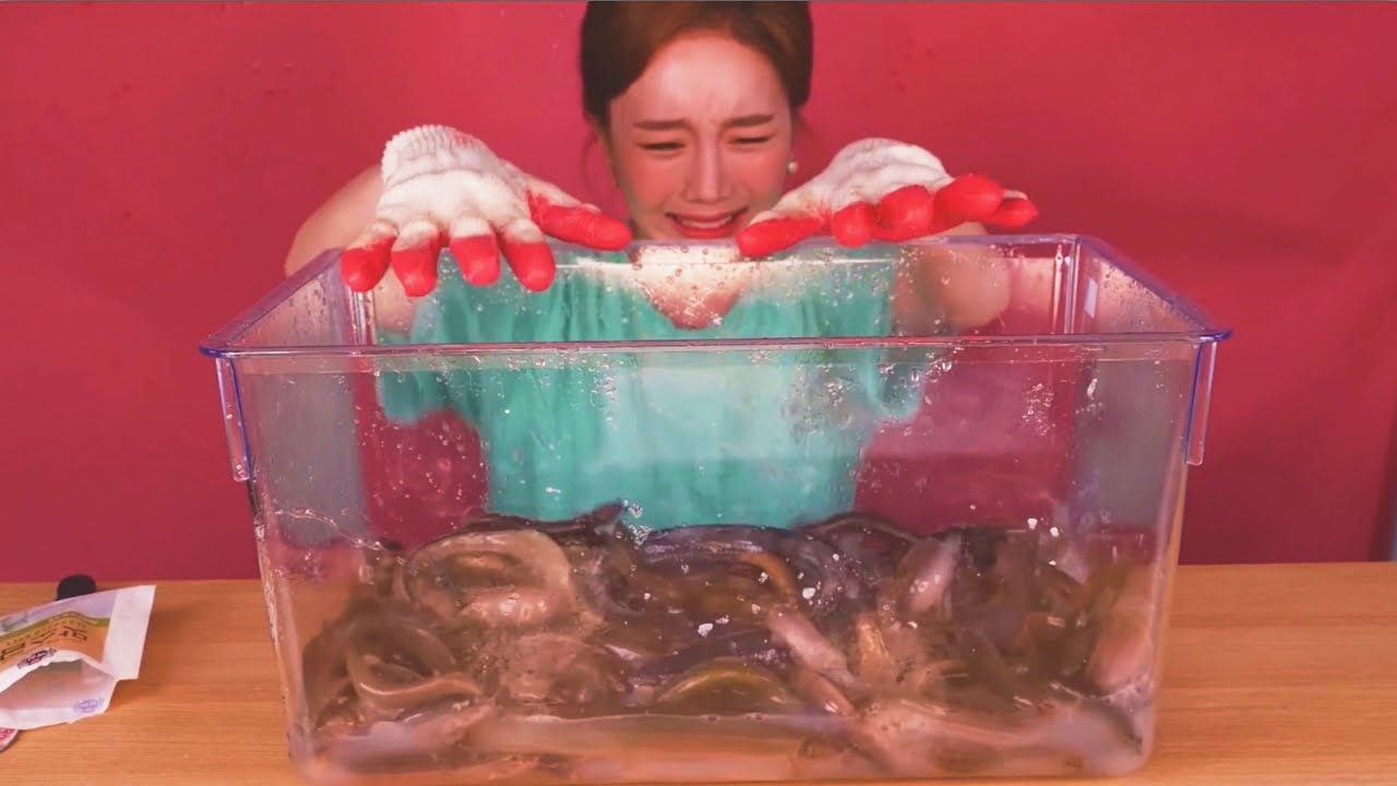 Ssoyoung VS Food - YouTube