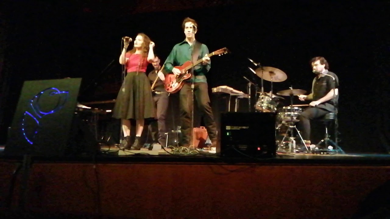 Rachel Reyes & The Fireballs Meets (1) - YouTube