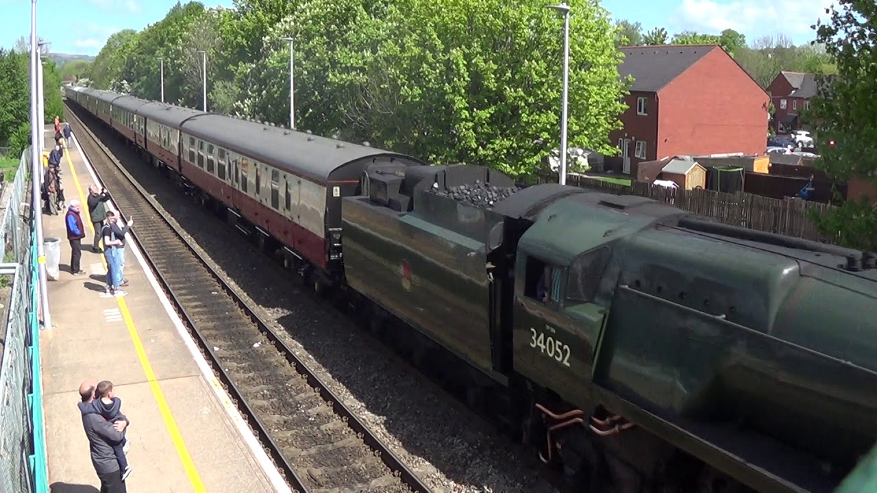 Steam Engine 34052 'Lord Dowding' on 'The Welsh Marches Express ...