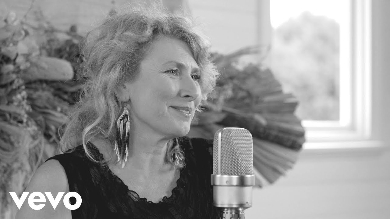 Amber Kenny - Lullaby (Official Music Video) - YouTube