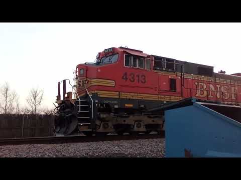 bnsf train 4313 and 8523 heading to the yard part 1. - YouTube