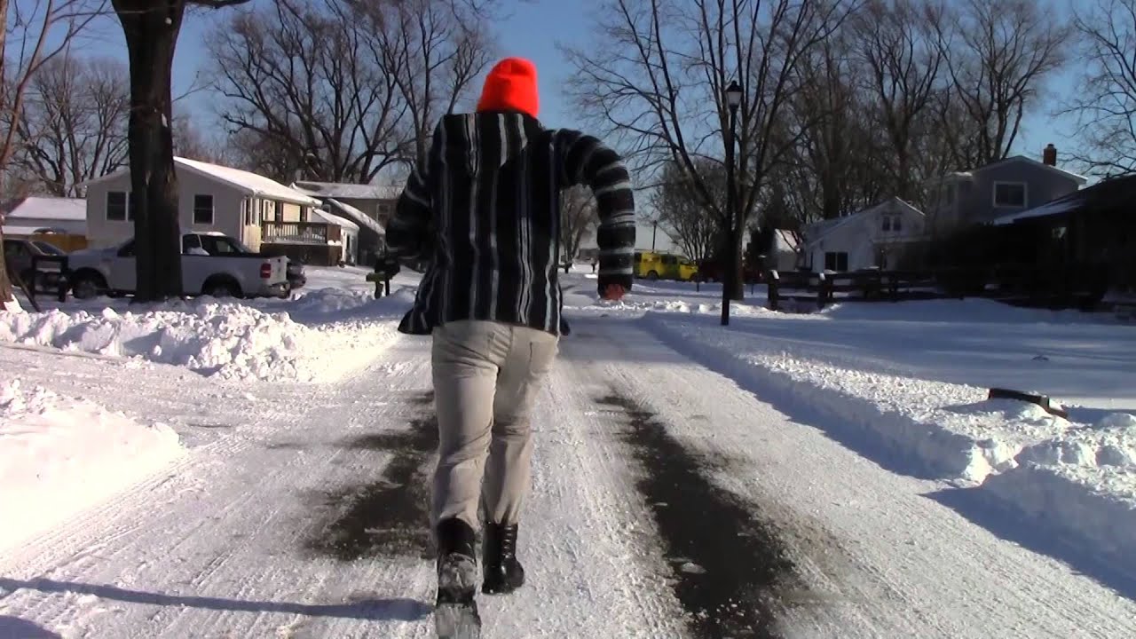 Randy and Randall - SNOWBALL FIGHT - YouTube