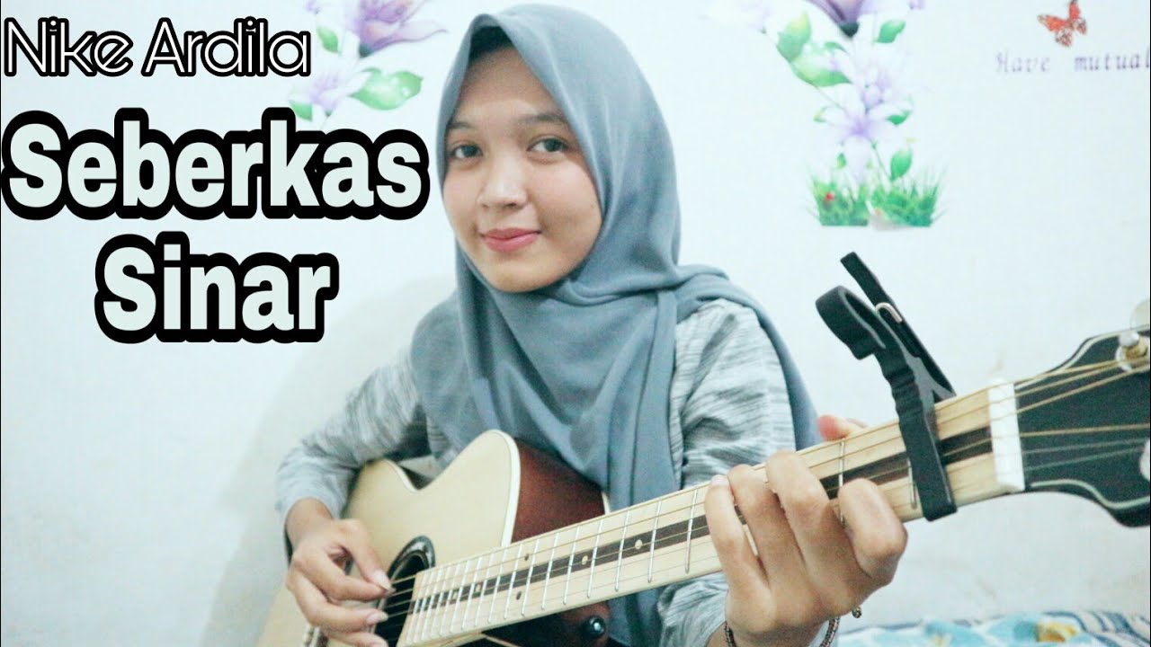 Seberkas Sinar - Nike Ardila [Live Cover] || Nafidha dt - YouTube