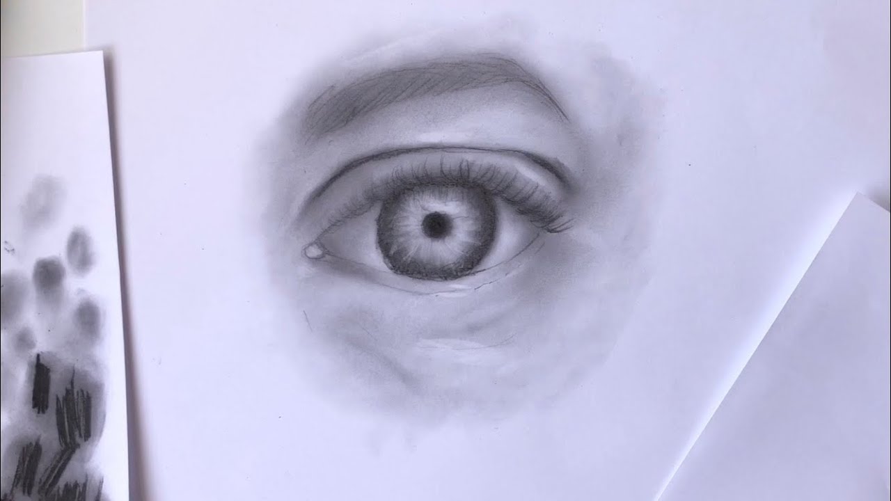 Kako nacrtati oko sa ugljenom olovkom i cetkicom - YouTube
