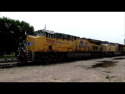 UP 7500 UP 2618 and UP 8401 lead a Z train east through Clinton Iowa - YouTube