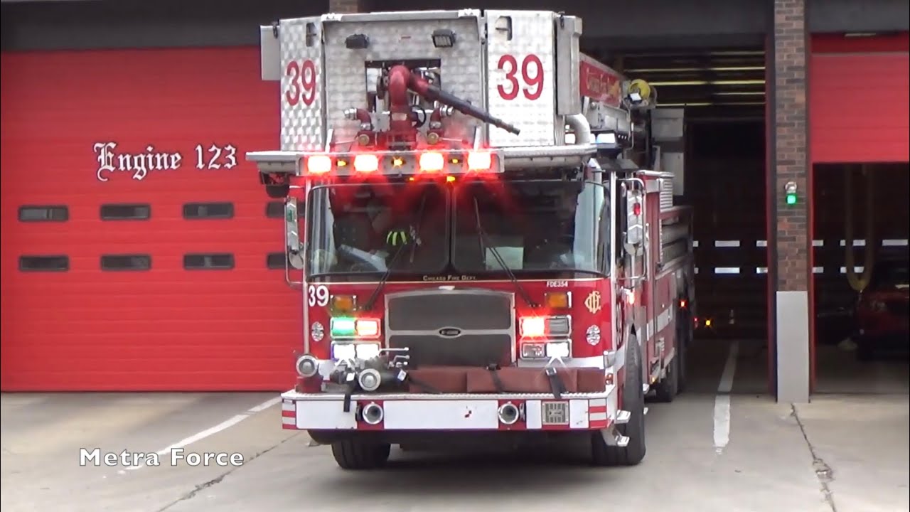 Chicago Fire Dept Tower Ladder 39 & Ambulance 8 Responding - YouTube