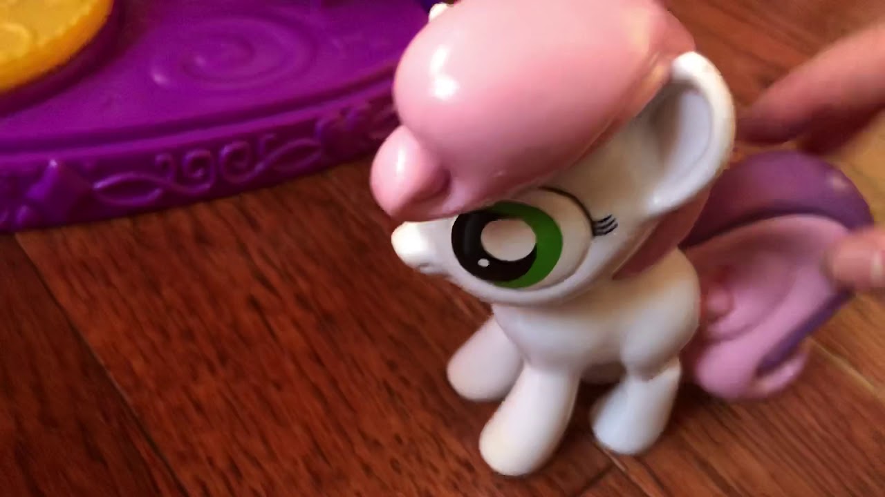 Stinky Pie loves songs! - YouTube