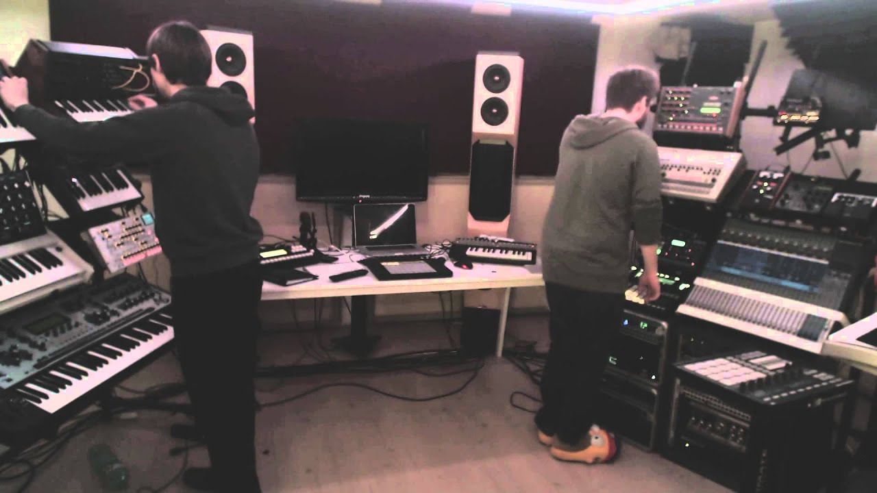 Cirklon Hardware Techno Jam - TR909, Moog Voyager, Evolver, Andromeda - YouTube
