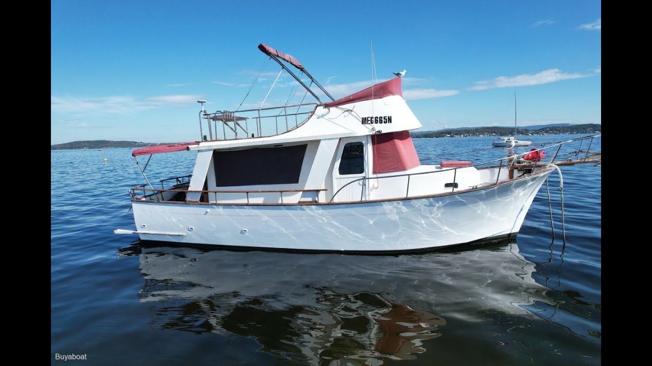 Clipper 34 Classic Flybridge Cruiser - Walkthrough - YouTube