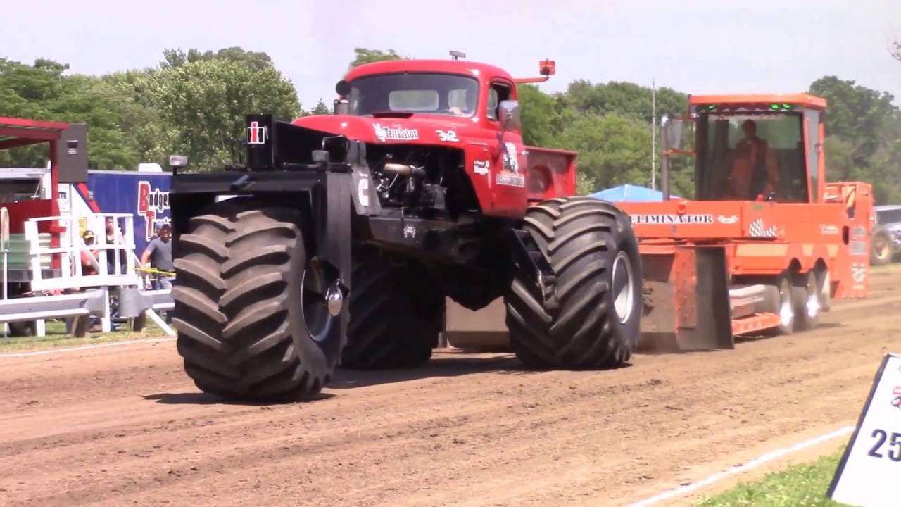 The most awesome pulling vehicle ever! - YouTube