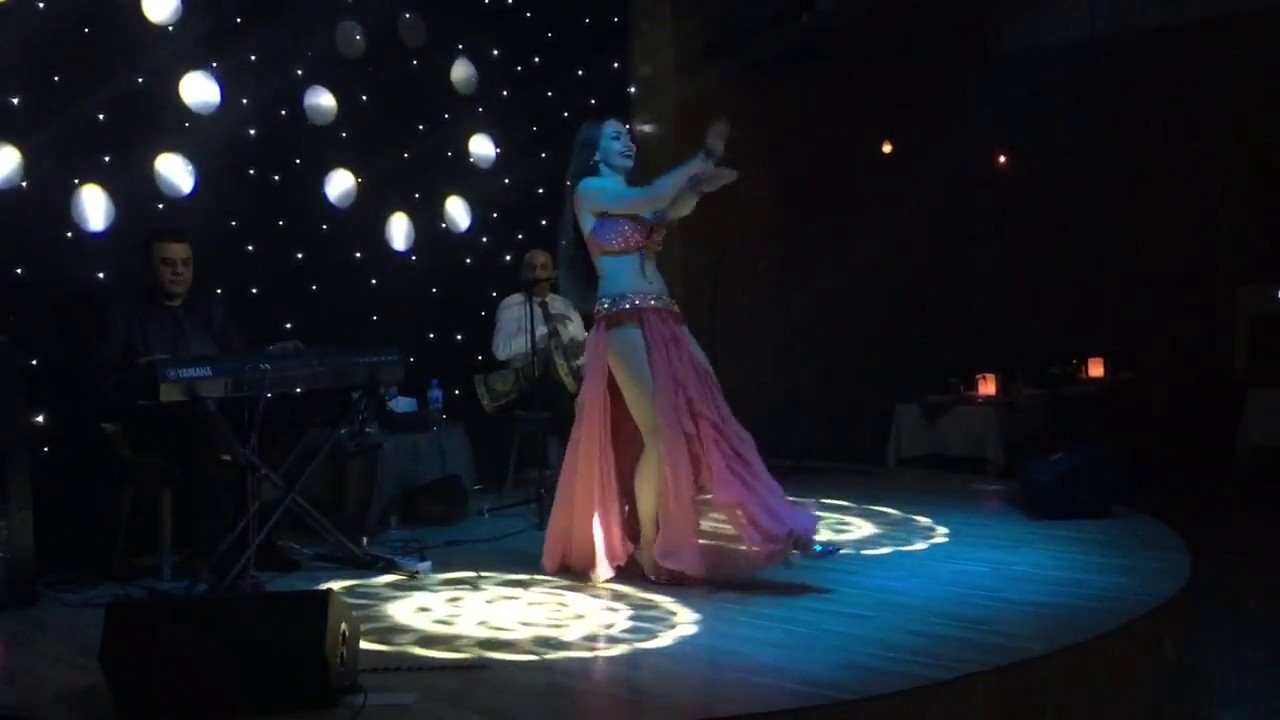 Belly dancer Azza Amar in Bahrain - Gana El Hawa - YouTube
