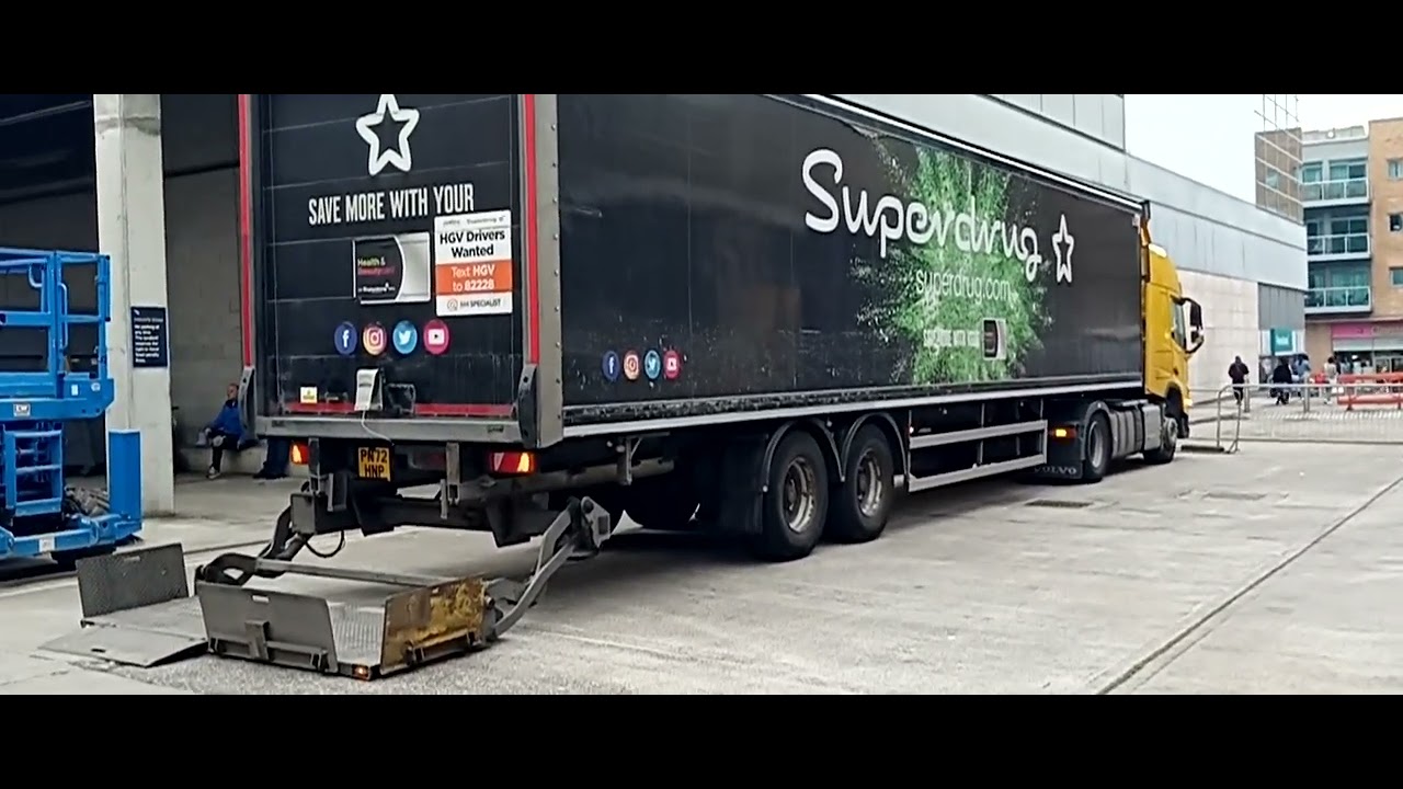 How To Park HGV Properly - YouTube