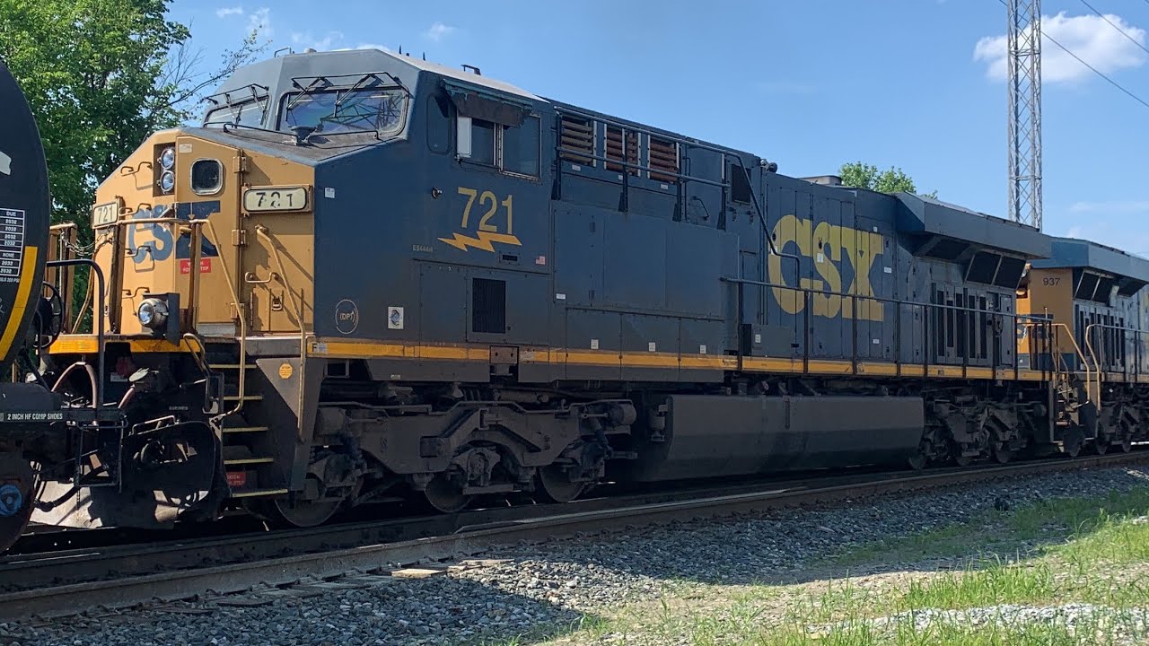 CSX U111-15 with 721 Trailing - YouTube