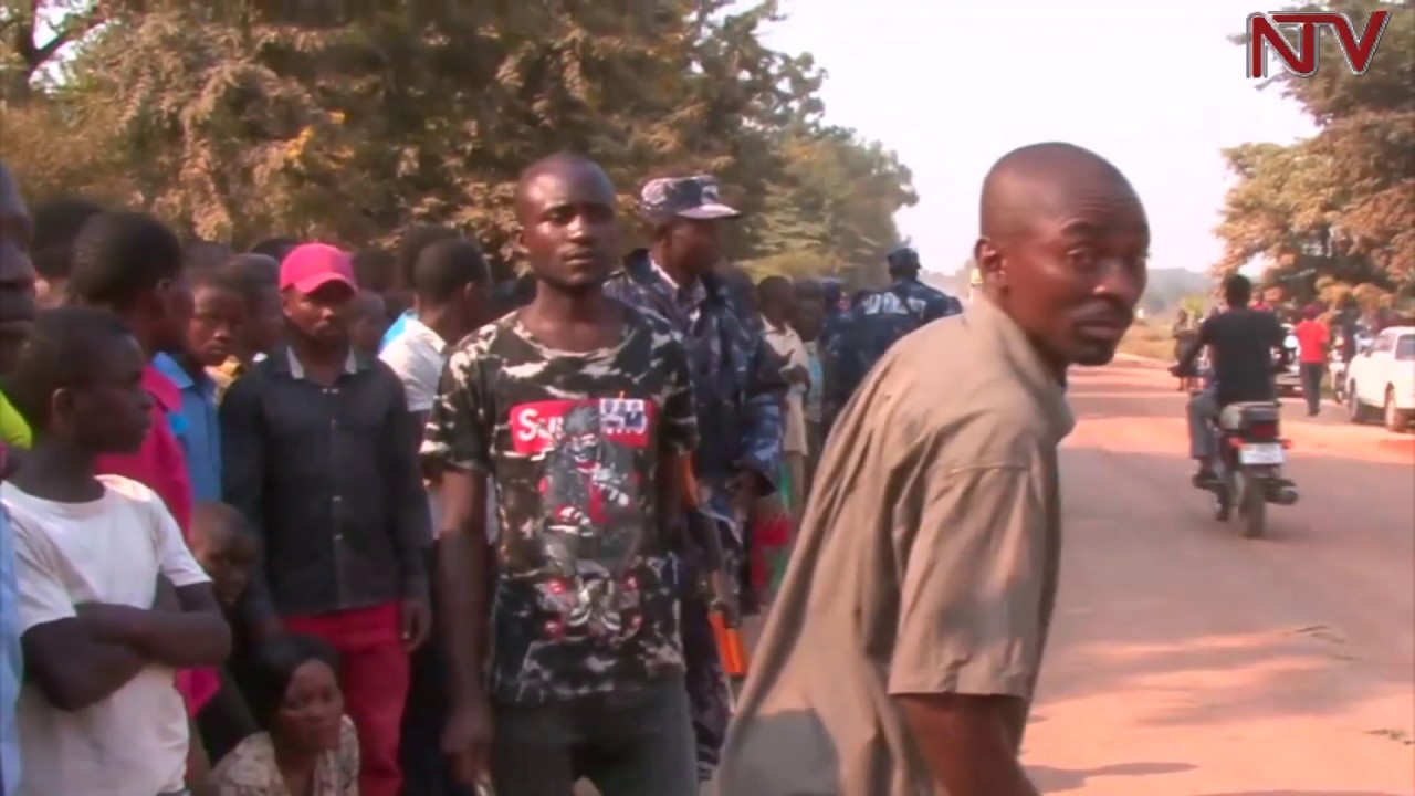Heavy deployment in Kasese ahead of Omusinga Mumbere's return - YouTube