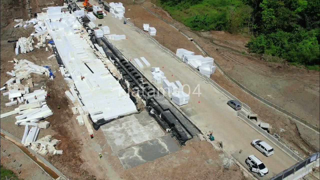 Perkembangan Kontruksi Tol Cisumdawu Seksi 5A | Geofoam Jalur B Mulai Di Susun - YouTube