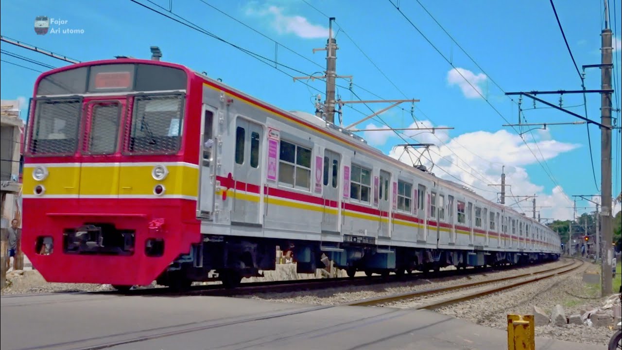 JR203 Series Krl Commuter Line | Perlintasan Kereta Api Indonesia - YouTube