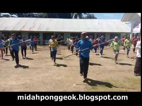 Tutorial Kolone Tongkat Pramuka Latihan Bersama Guru di Kec. Satarmese