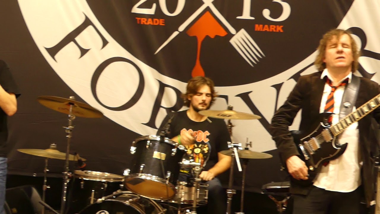 angus band en concert au Béthun'ink 2019 - YouTube