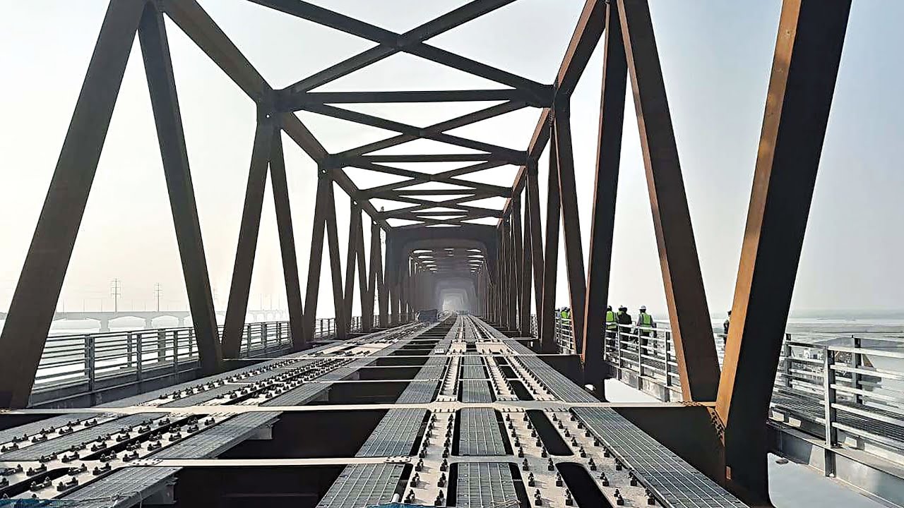 Beautiful rail bridge - YouTube