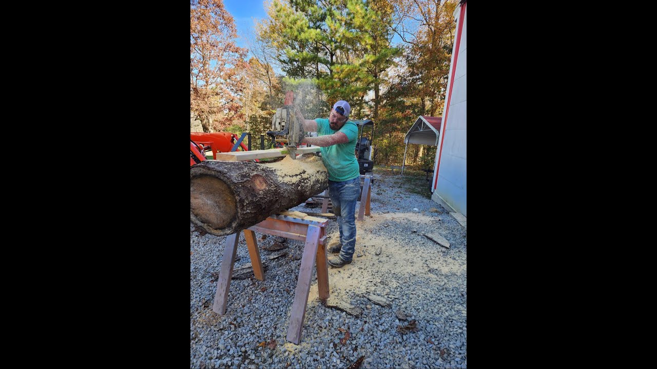 Vertical chain saw mill, cutting boards with a chain saw - YouTube
