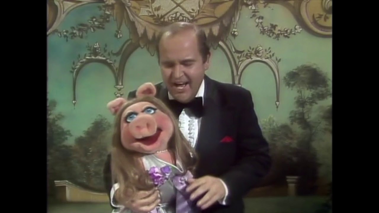 Muppet Songs: Dom DeLuise and Miss Piggy - We Got Us - YouTube