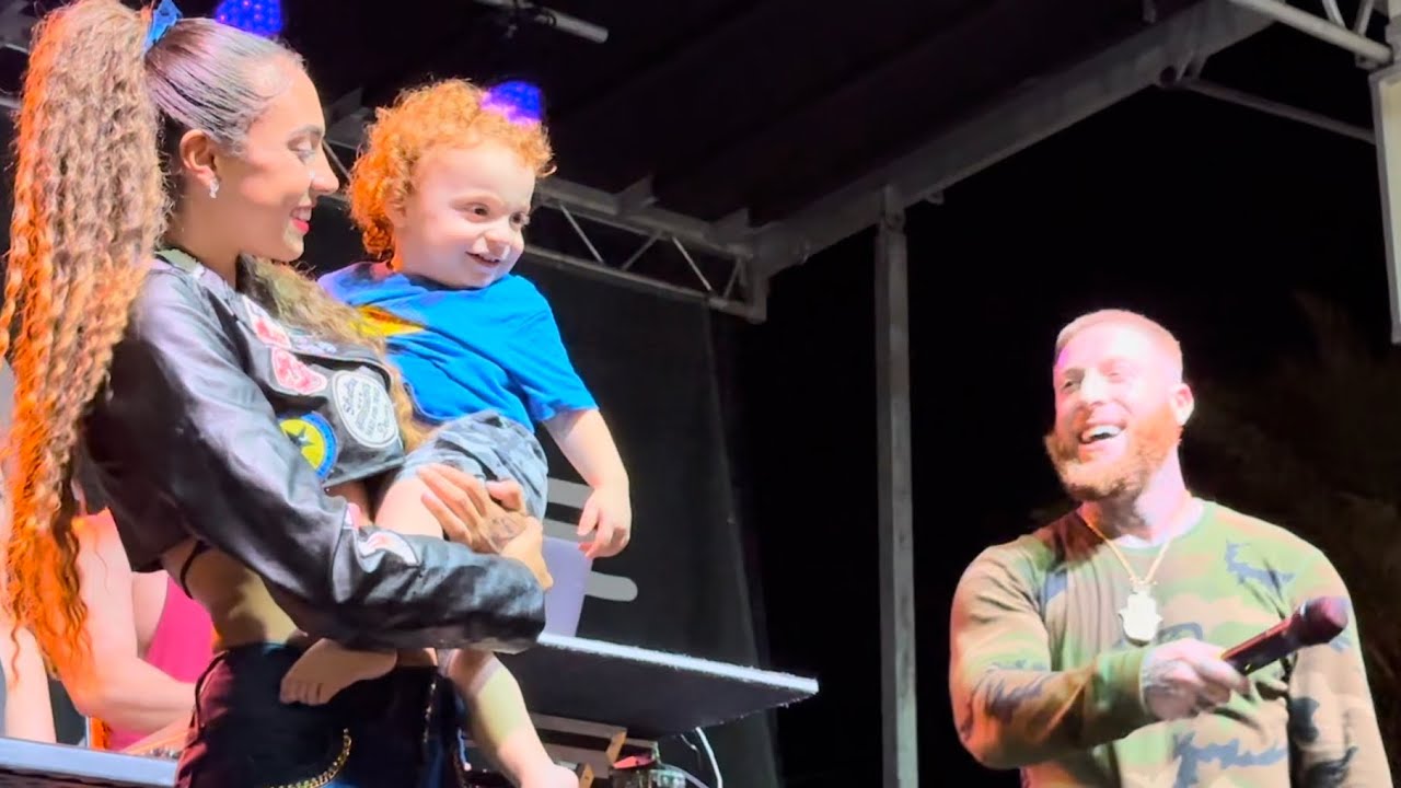 Bezz Believe brings family out on stage & starts chant for son Bradley ...