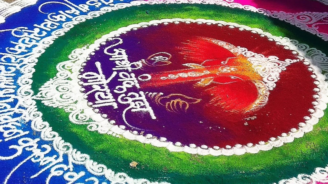 TEENAGE BOY MAKING HUGE RANGOLI FOR GANESH JAYANTI | MUMBAI HUGE ...