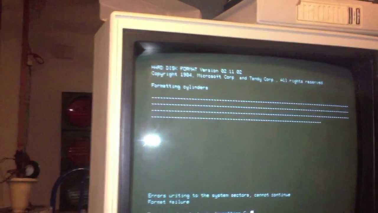 Tandy 2000 Recognizes Hard Drive for the First Time - YouTube