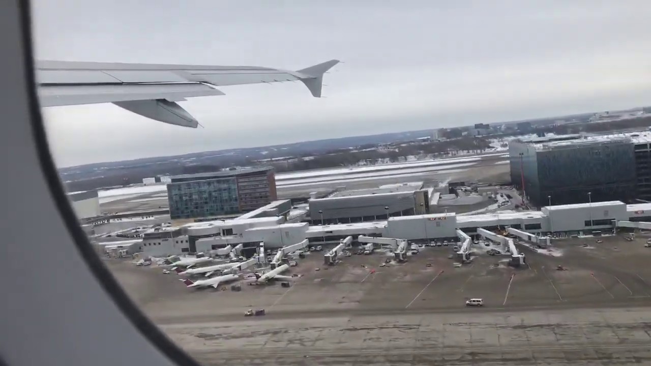 JetBlue taking off at MSP - YouTube