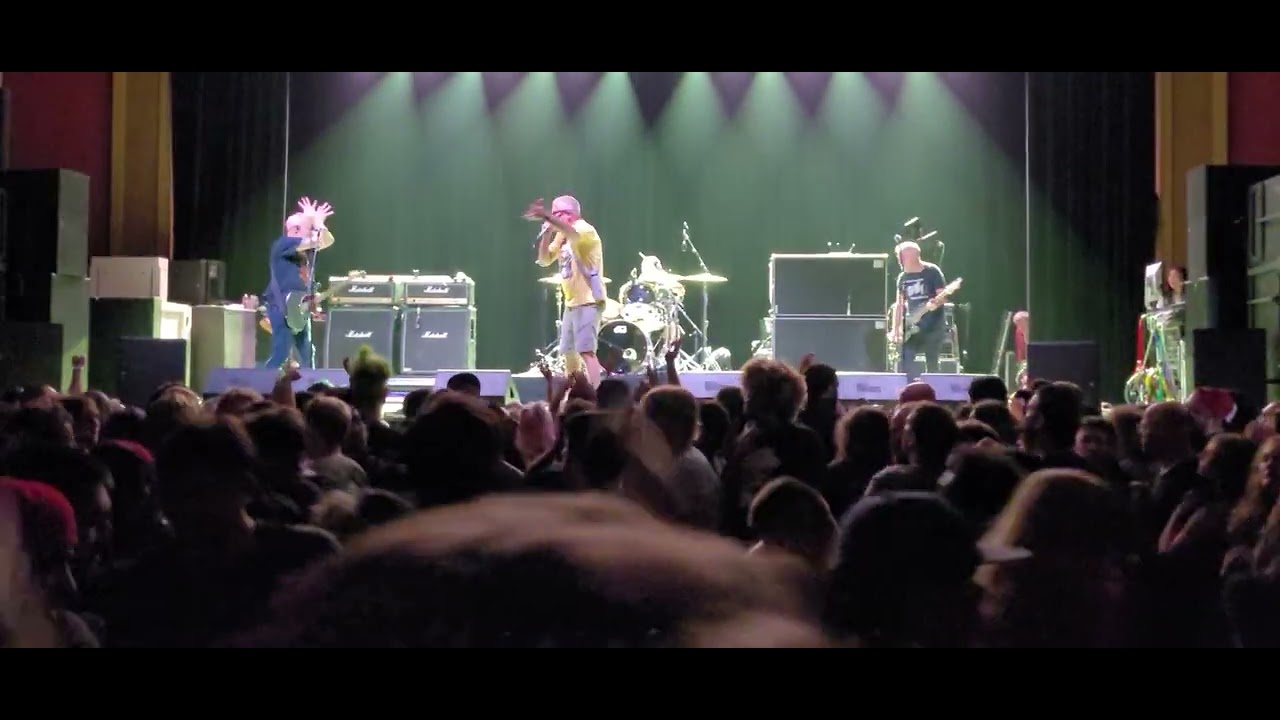 descendants live at UC theater, Berkeley 8/26/22 - YouTube