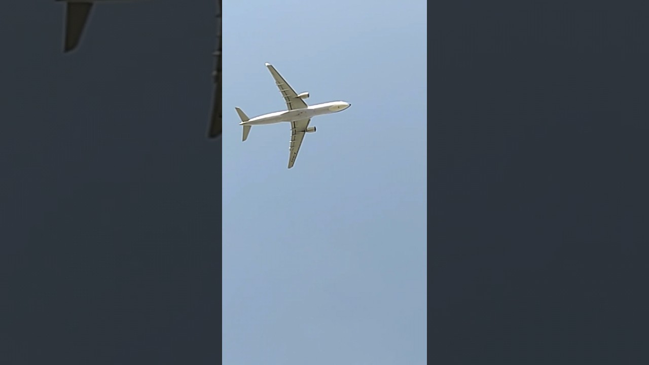 China Airlines CI771 Airbus A330-302 - YouTube