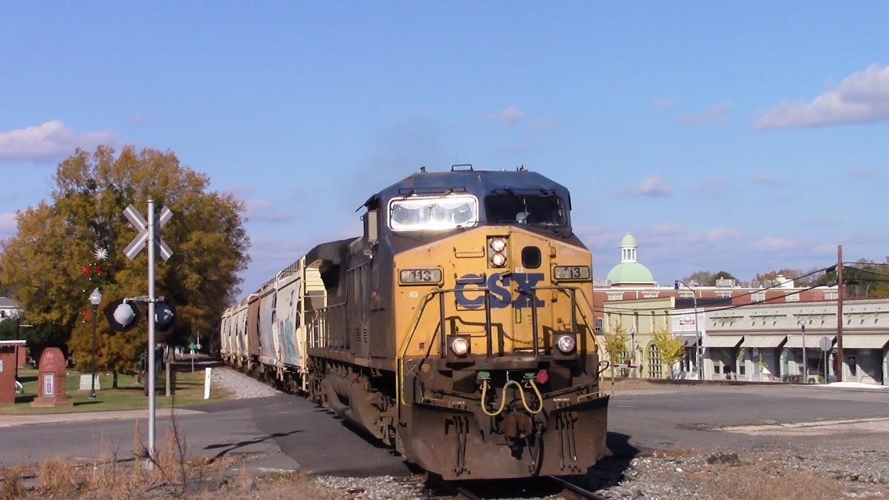 Crisp CSX Wide Font K5L Horn on CSX 113 Wakes Up The Town of Sanford ...