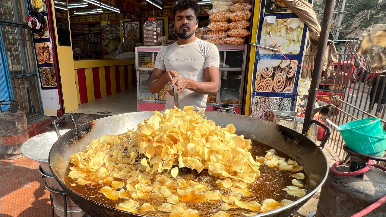 Live Potato Chips Making at Patna Machuatoli | Patna Street Food - YouTube
