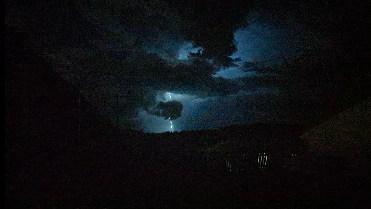 watching lightning storms around Calliope CQ Last night - YouTube