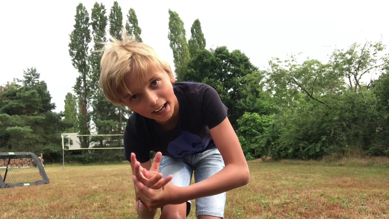 VOETBAL CHALLENGES TEGEN RUNE! - YouTube