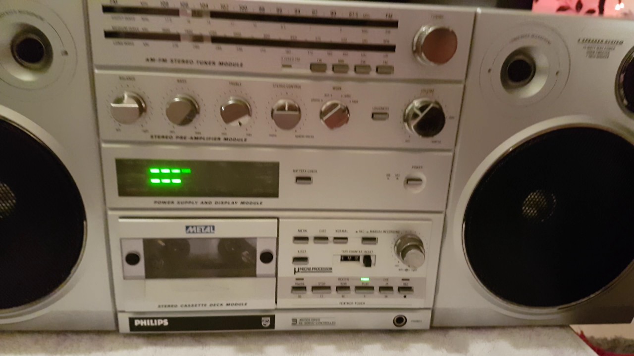 Philips D8614 - December 2016 (Adele Remix) - YouTube