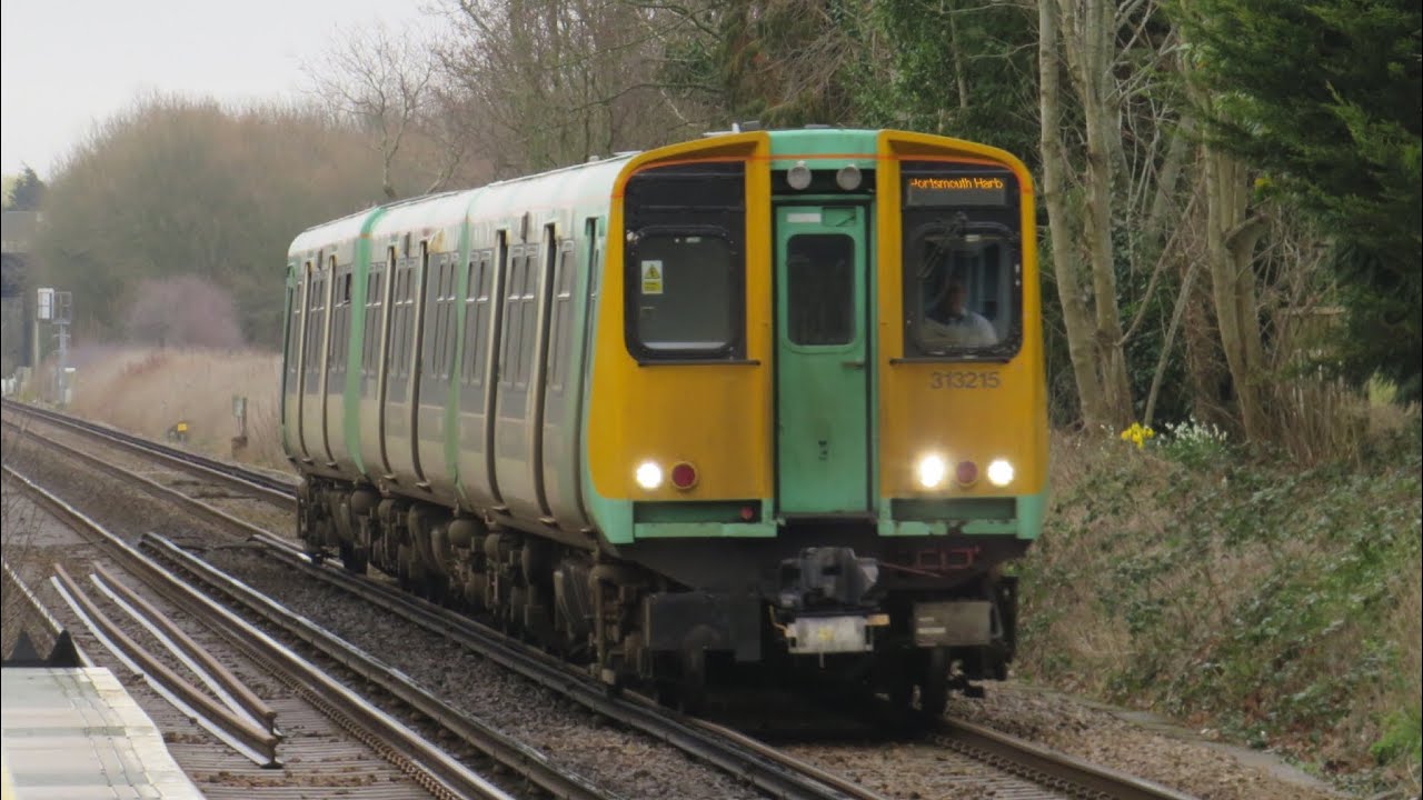 Trains at warblington station - YouTube