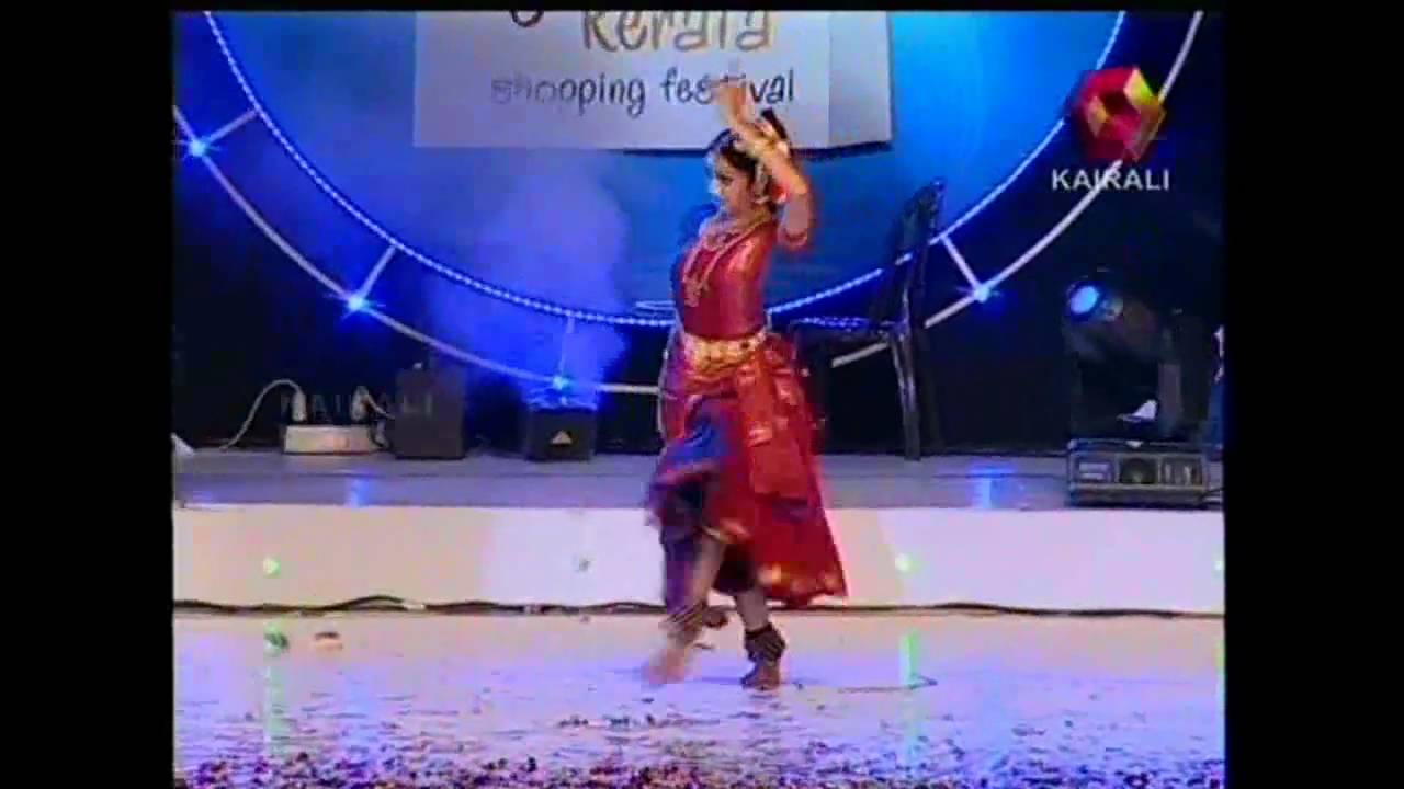 Samvritha Sunil Dance Performance at a Stage Show - YouTube