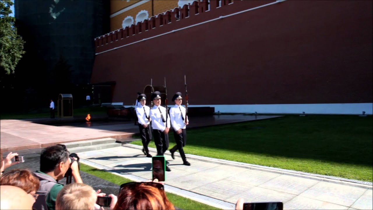 Moscow Short: Goose stepping Guards at the Tomb of the Unknown Soldier ...