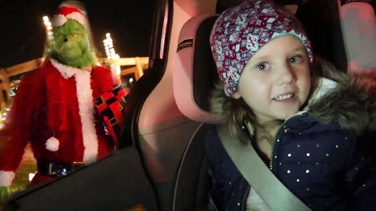 Poppy Meets The Grinch! | Overly's Country Christmas - YouTube